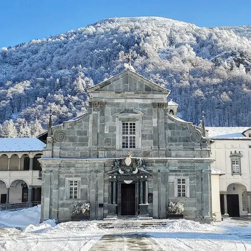 A Oropa, con un po' di neve, continuano le visite guidate alla scoperta ...