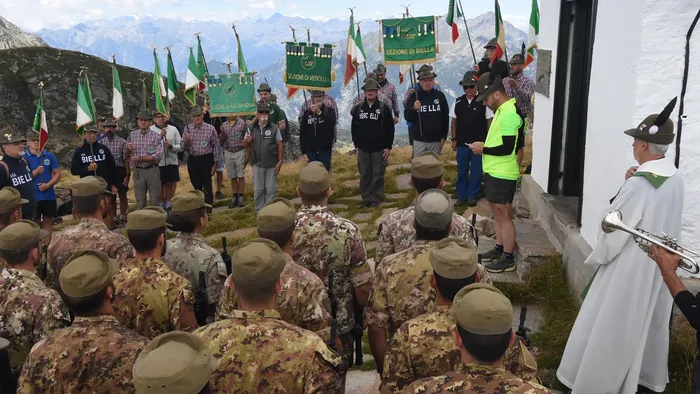 Il raduno degli alpini al Camino. Fotogallery - Attualità