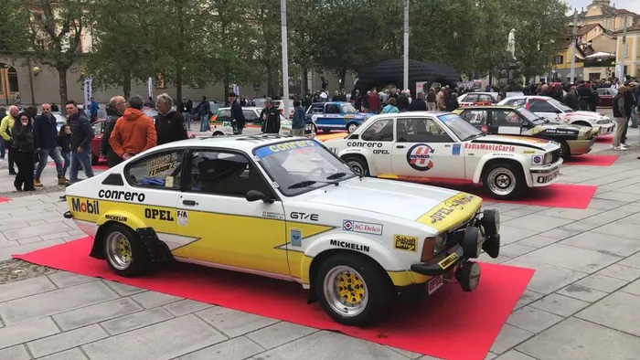 Le regine del rallysmo mondiale in piazza Duomo. FOTOGALLERY - Sport