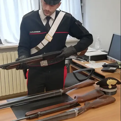 Spara in aria per allontanare i Testimoni di Geova: denunciato ...