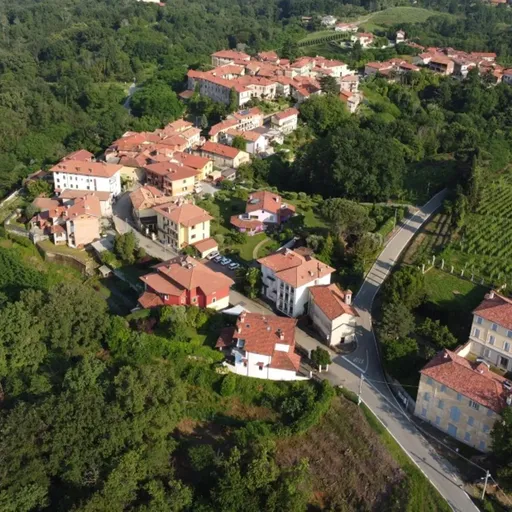 A Lessona un villaggio alpino per il 2025 «È dedicato alle penne nere ...