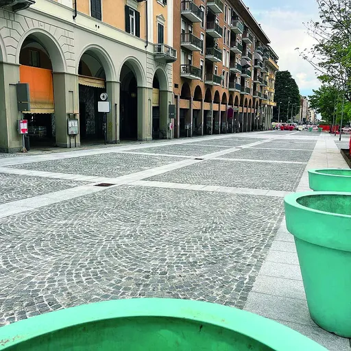 La nuova piazza finita in tempi record - Attualità
