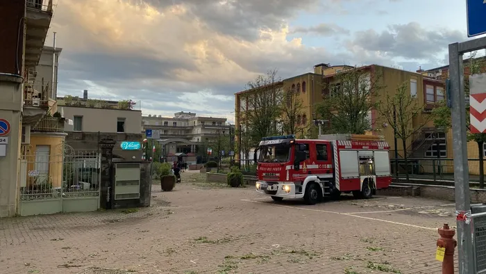 Cossato, teatro allagato e tetto della media divelto