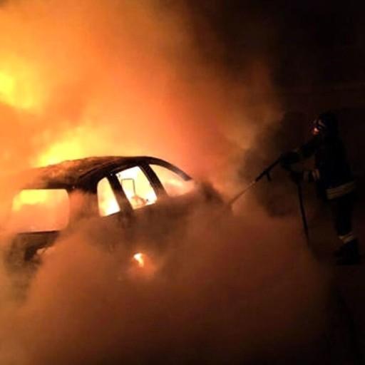 A fuoco un’auto, fiamme spente dai pompieri - Cronaca Cronaca Locale
