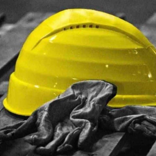 Cade da due metri in un cantiere, portato in ospedale - Cronaca Cronaca ...